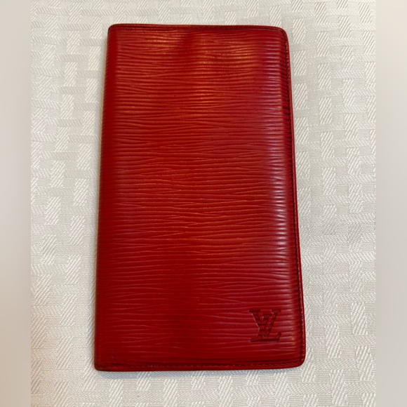 Louis Vuitton | Bags | Louis Vuitton Epi Billcheckbook Holder B05lv ...